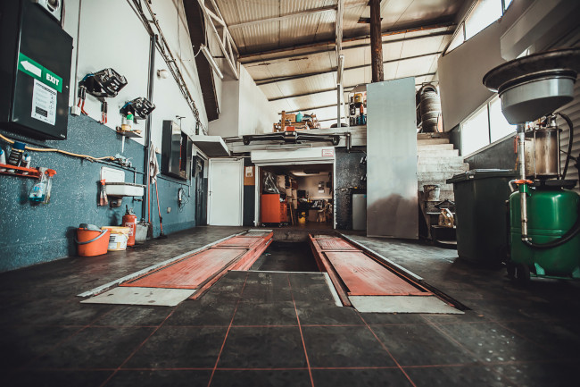 4 Tips to Choosing the Right Auto Repair Shop | Lindsay Tire Automotive ...
